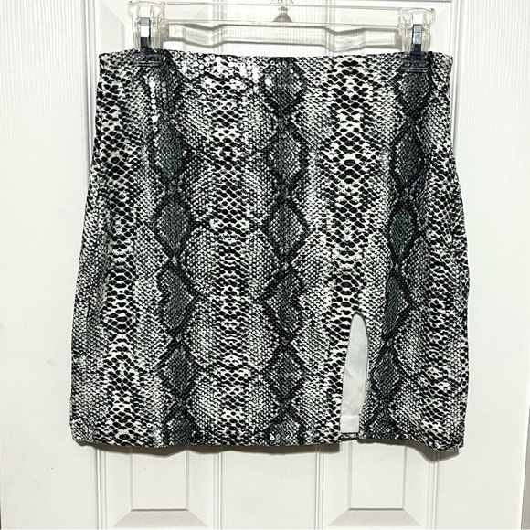 Endless Rose | Skirts | Nwt Endless Rose Sequin Snake Skin Mini Skirt ...